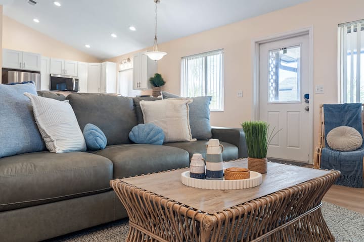 Just Beachy L Steps To Beach L Walk To Restaurants - St. Augustine Beach, FL