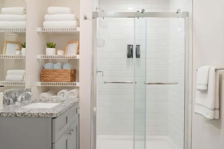 Upscale Central 1br Loft | Heart Of Downtown Pgh - Pittsburgh, PA