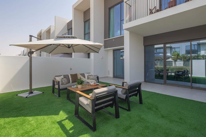 Exclusive 3br Villa W/ Maid & Yard In The Valley! - Sharjah