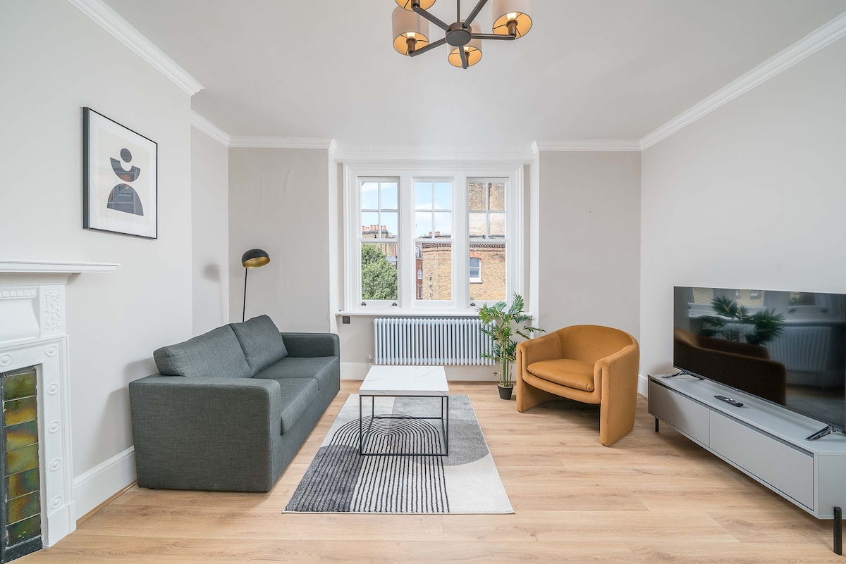 Chic 2BR Flat in Trendy London - Airbnb