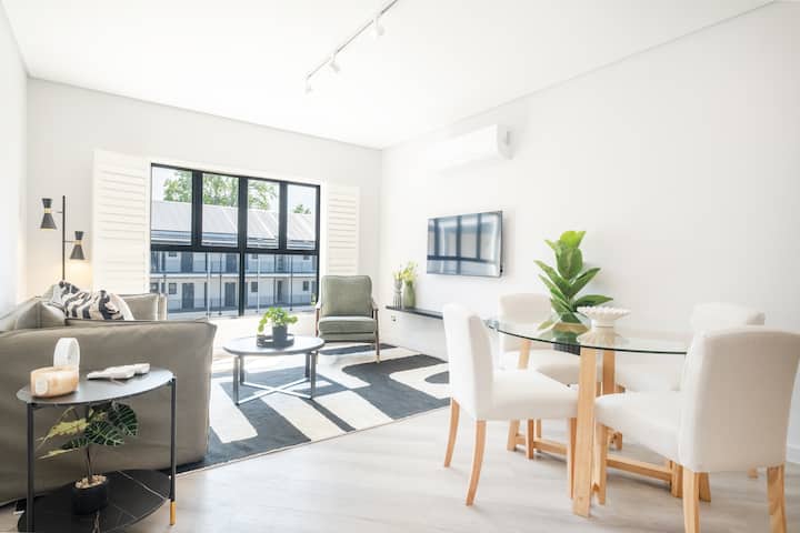 213 Paarl 2 Bedroom Lux Aprt With Parking & Aircon - Paarl