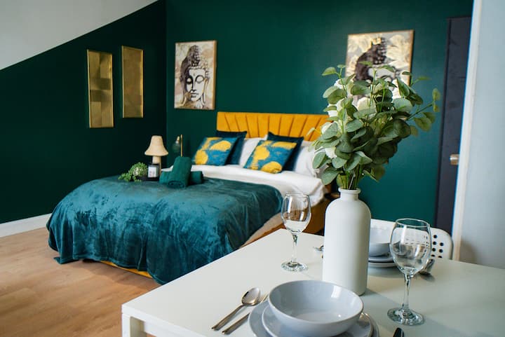 Firdaus Hideaway - Blossom Studio - Huddersfield