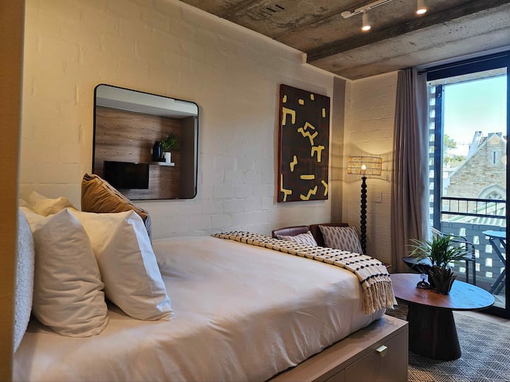 See Through Brick Compact Studio - Camps Bay