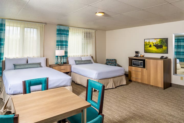Bridgewater Hotel | Queen Suite | Central Spot - Fairbanks, AK