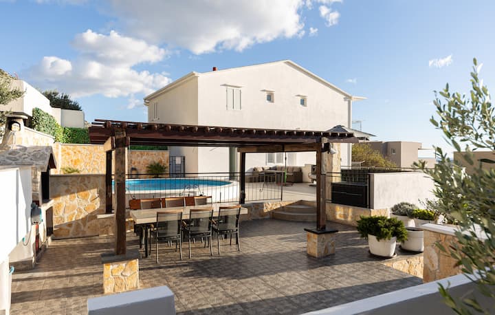 Amazing Home In Makarska - Makarska
