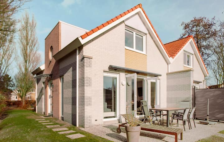 Nice Home In Makkum With Lake View - Makkum