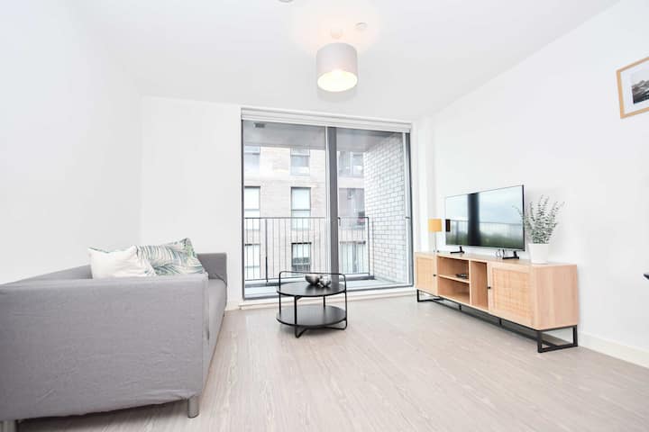 Stylish 1 Bed Apartment With Balcony In Manchester - Salford