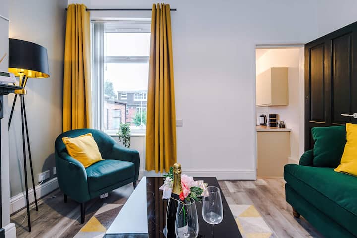Lovely 2 Bed Home, Perfect For Business, Sleeps 6! - Stoke-on-Trent