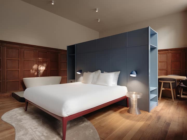 Signature Cozy Loft Room & On-site Coffee Shop - Utrecht