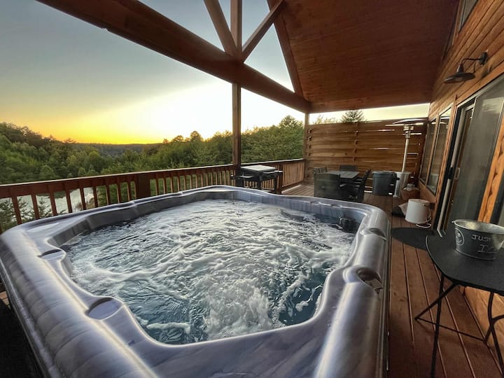 Cozy Hollow - Private Pond, Hot Tub, Forest Views - Slade, KY