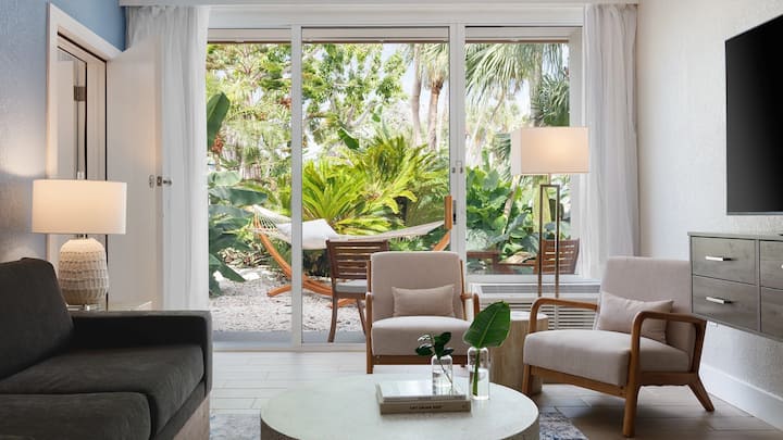 Beachside Family Retreat W/ Trendy Dining Nearby - St. Petersburg, FL