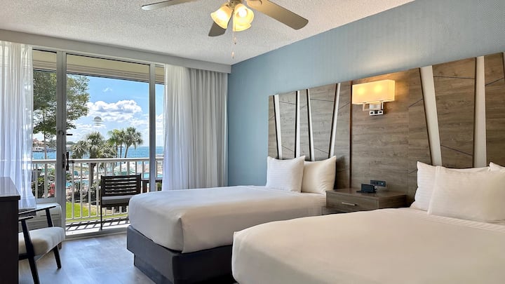 Ocean Panorama | 2 Units W/balcony Near Hotspots - St. Petersburg, FL