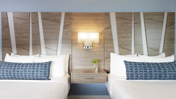 Escape To Stunning Oasis W/ocean Panorama | 2 Unit - St. Petersburg, FL