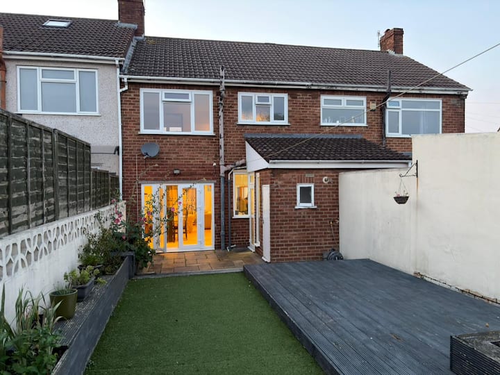 Cosy 3-bed Retreat W/workspace & Private Garden - Brístol