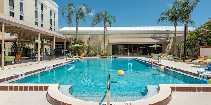 Spacious Stay | 1 Unit | Pool & Fitness Center - Cocoa Beach, FL