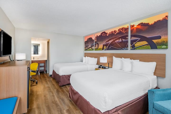 Days Inn Charlottesville| 2 Doubles| Pet-friendly - Charlottesville, VA