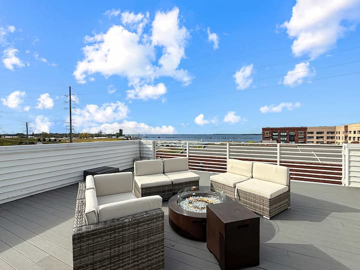 Lake Views + Rooftop Deck | 9 Min To Cedar Point - Sandusky, OH
