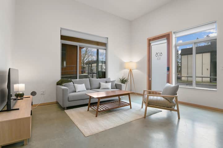 Minimalist Modern Suite - Spokane, WA