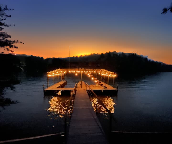 Party Dock! Kayak, Pool Table, Pet Friendly - Lake Lanier, GA