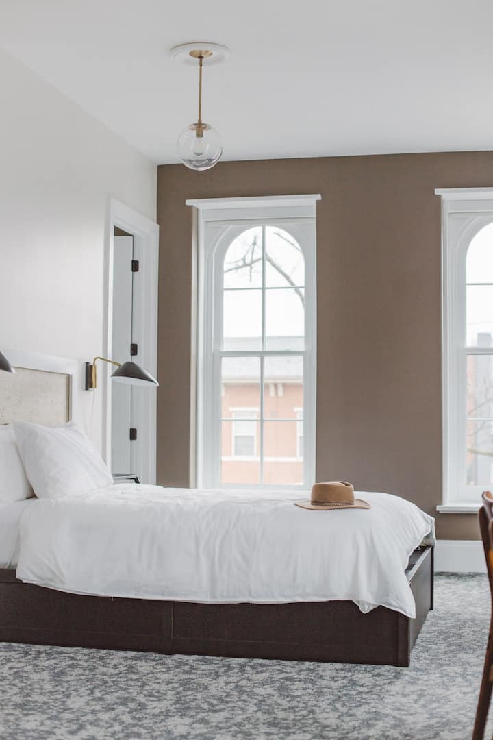 Queen Suite - Hancock House Louisville - Louisville, KY