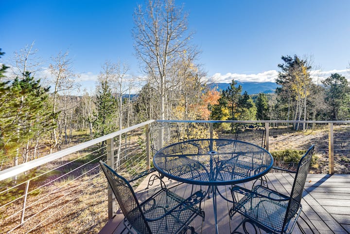 Hot Tub & Peak Views: Cripple Creek Cabin - Cripple Creek, CO