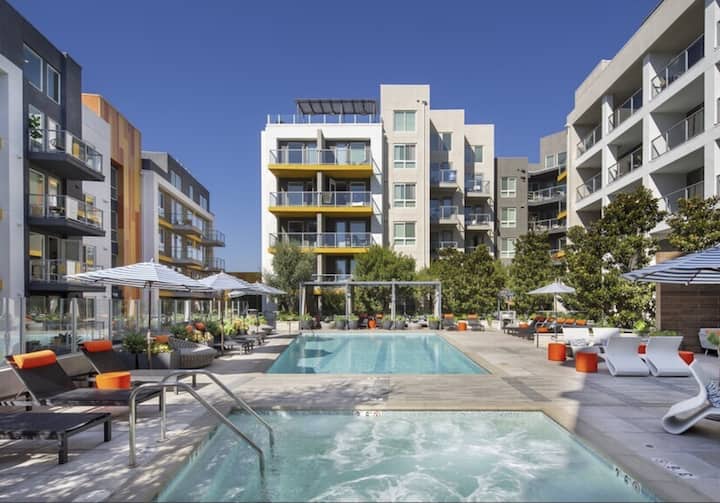 Entire 2br/2ba Apt W/ Balcony - 5 Star Location! - Marina Del Rey, CA