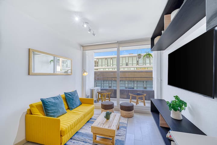 Almagro Spot - A/c, Pasos De La Moneda Y El Metro - Santiago