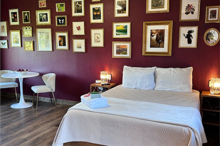 Girls’ Getaway | Free Parking | Simple Comfort - Hastings, MN