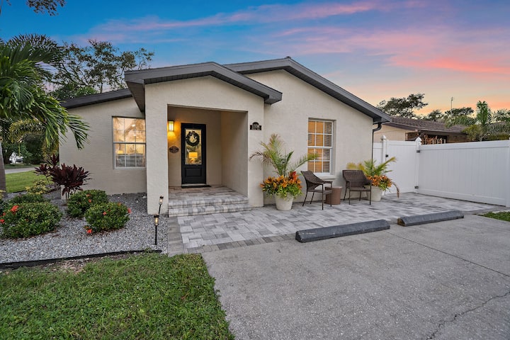 Southern Haven | Covered Patio + Grill - Sarasota