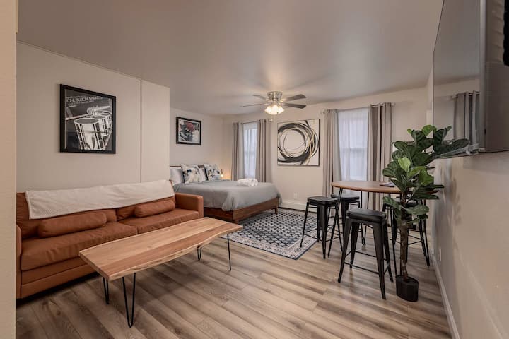 Downtown Art Deco - Studio - Alaska