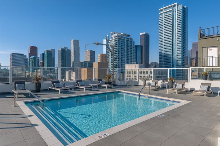 Downtown La 2br Condo | Industrial Style & Rooftop - Los Angeles, CA