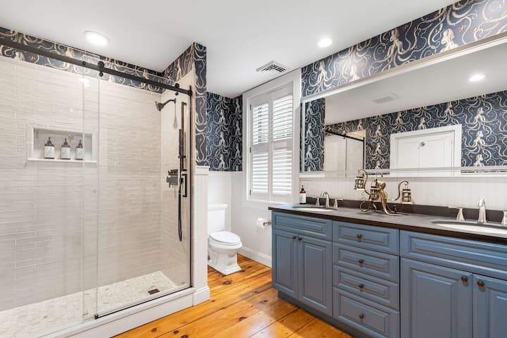 Regatta Suite At The Royce — Refined Newport Charm - Newport, RI