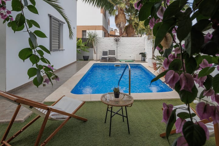 Casa Moderna Con Piscina - Dos Hermanas