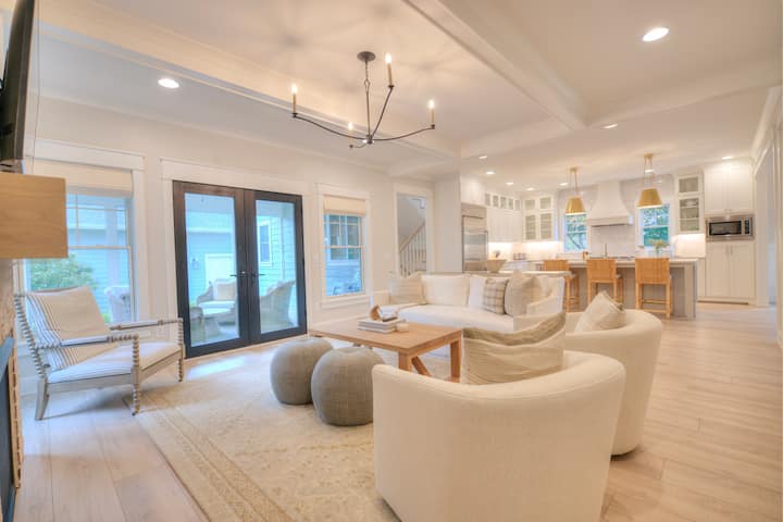 Luxury Coastal Living In The Heart Of South Haven - South Haven, MI