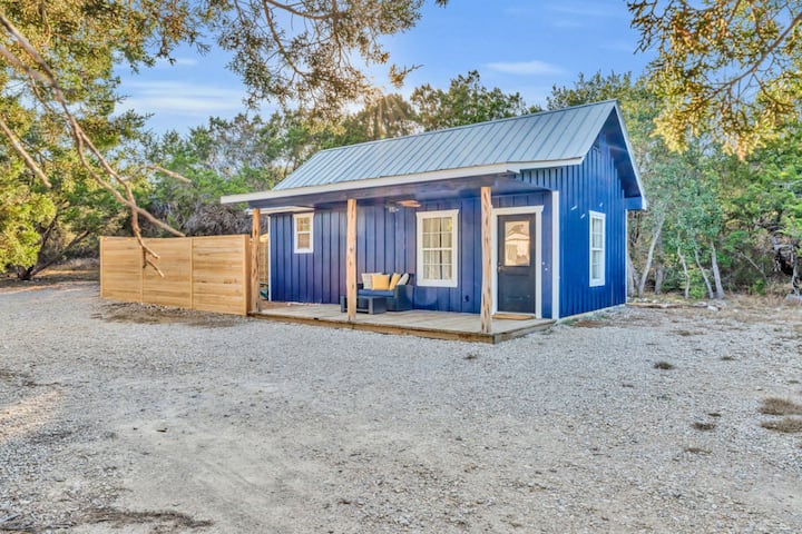 Romantic Cabin | Cowboy Pool & Patio | Near Wine! - Driftwood, TX