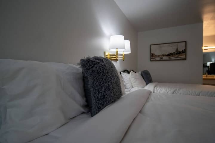 Queen Suite #6 At Glory Dayz! - Eureka Springs, AR