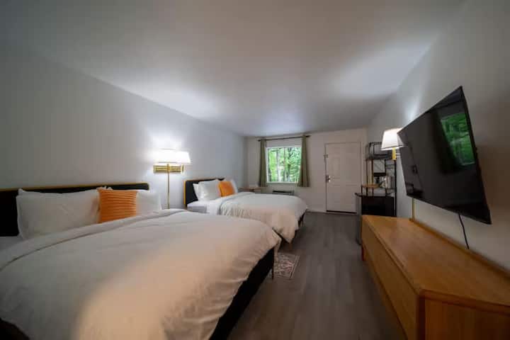 Queen Suite #5 At Glory Dayz! - Eureka Springs, AR