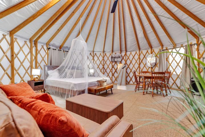 Secluded Yurt | Cowboy Pool | Near Wineries - Driftwood, TX