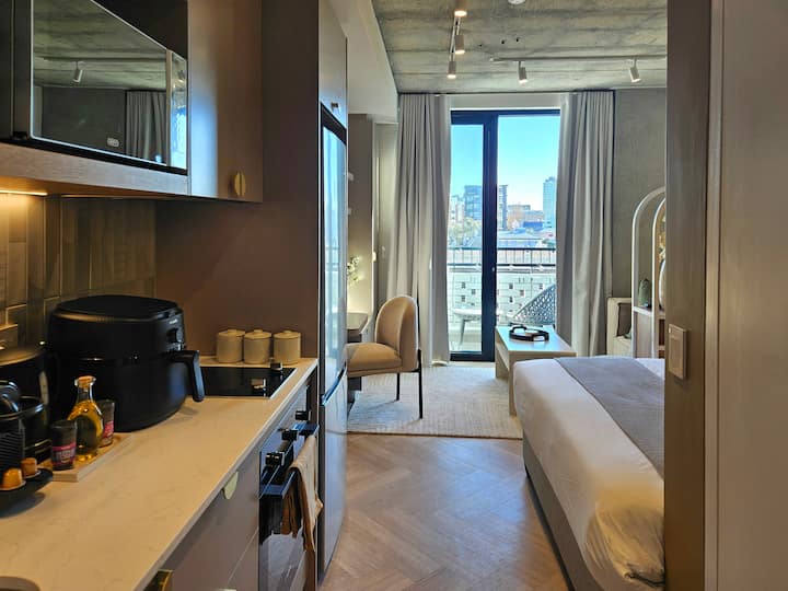 Compact Studio With Urban And Church Views - Cape Town