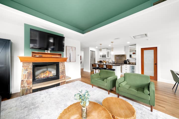 Spacious 3br Mountain Getaway | Gym, Pool, Hot Tub - Alberta