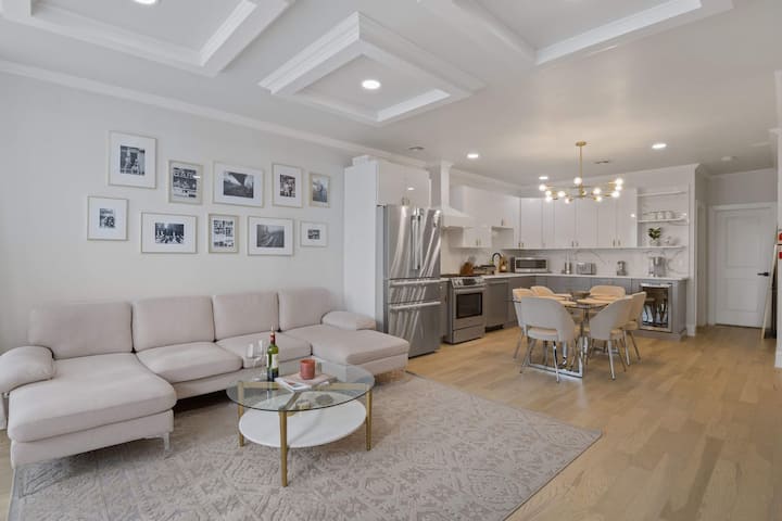 Elegant 2br-2ba Spacious Escape With Rooftop Near - Jersey City, NJ