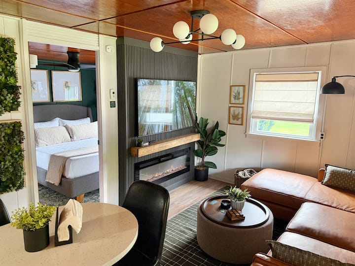 Lake Como Cabin | Fire Pit + Coffee Bar + Walkable - Lake Geneva, WI
