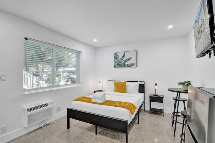 Coastal Charm Studio Retreat Near Pompano Beach - Deerfield Beach