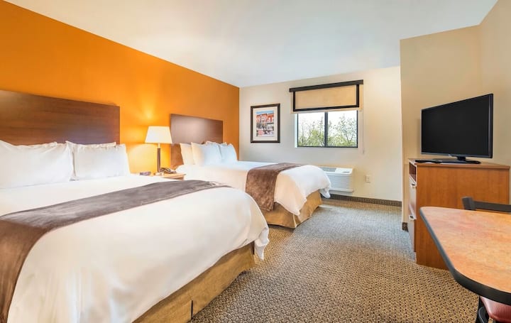 Pet-friendly Room Near Dacotah Prairie Museum - Aberdeen, SD