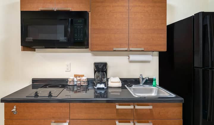Perfect Stay | Kitchen Comfort For Any Traveler - Hastings, NE