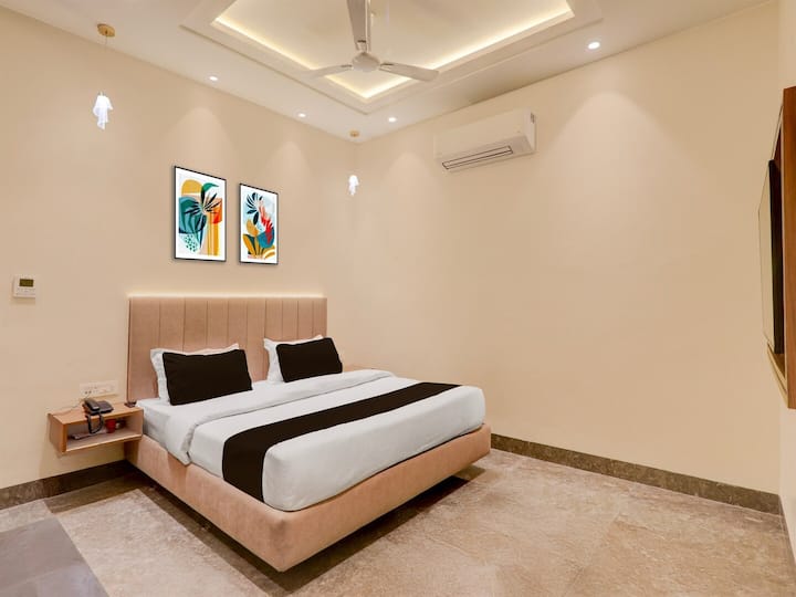 Collection Park Taramandal Krishna Inn - Gorakhpur