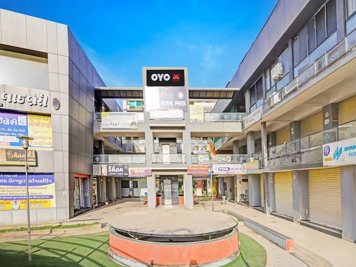 Collection O Pethapur Gandhinagar - Gandhinagar