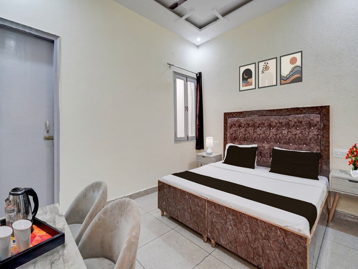 Hotel O Meerut Central College Azafrán - Airbnb