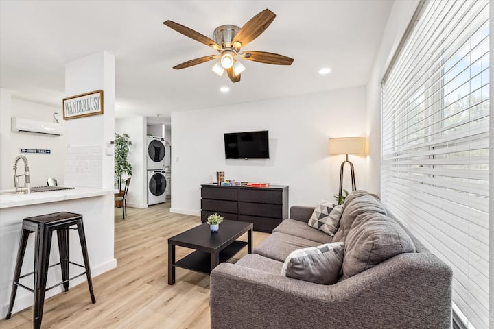 Near Montrose + Midtown Flat | Desk Tv Games Wifi - Meyerland - Houston