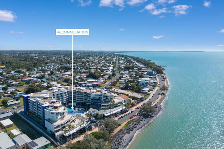 Poolside King Suite - Beachfront Resort - Hervey Bay